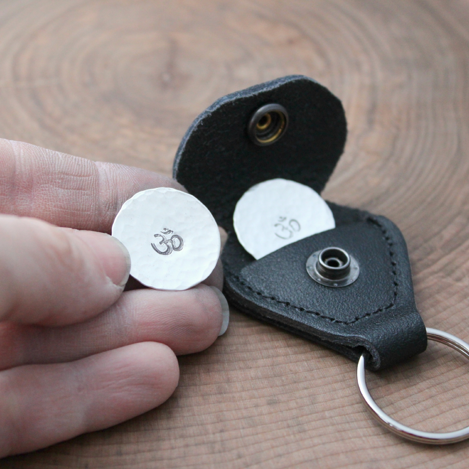 Personalized Silver Golf Ball Markers With Leather Case, Hammered | 2 ...